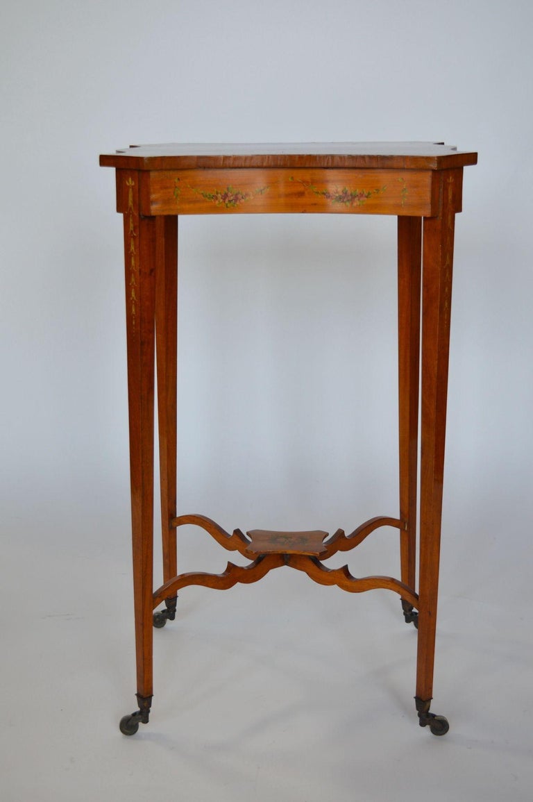 Adam Style Scallop Form Table For Sale at 1stDibs