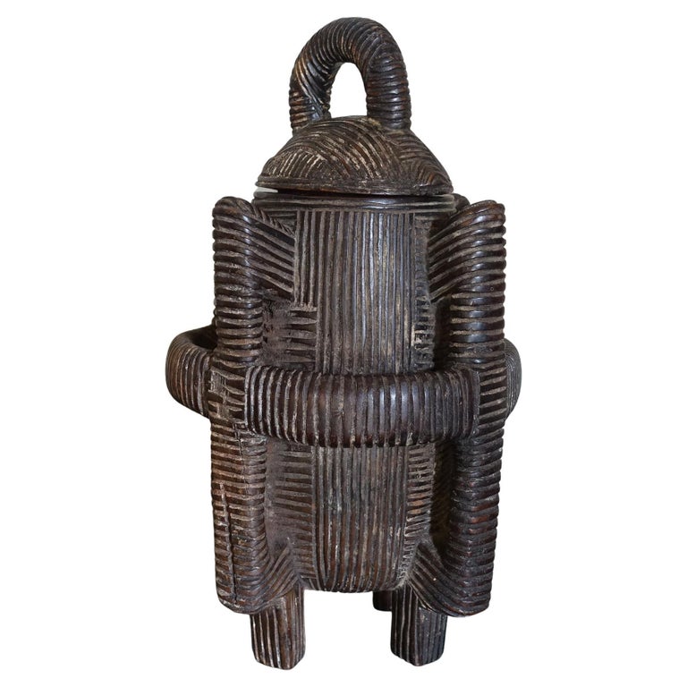 Africa Early 20th Century Wooden Hand Carved Box For Sale at 1stDibs