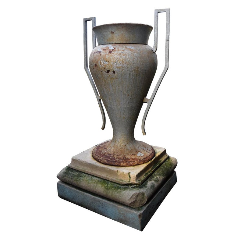 Classical shaped Garden Urn For Sale at 1stDibs