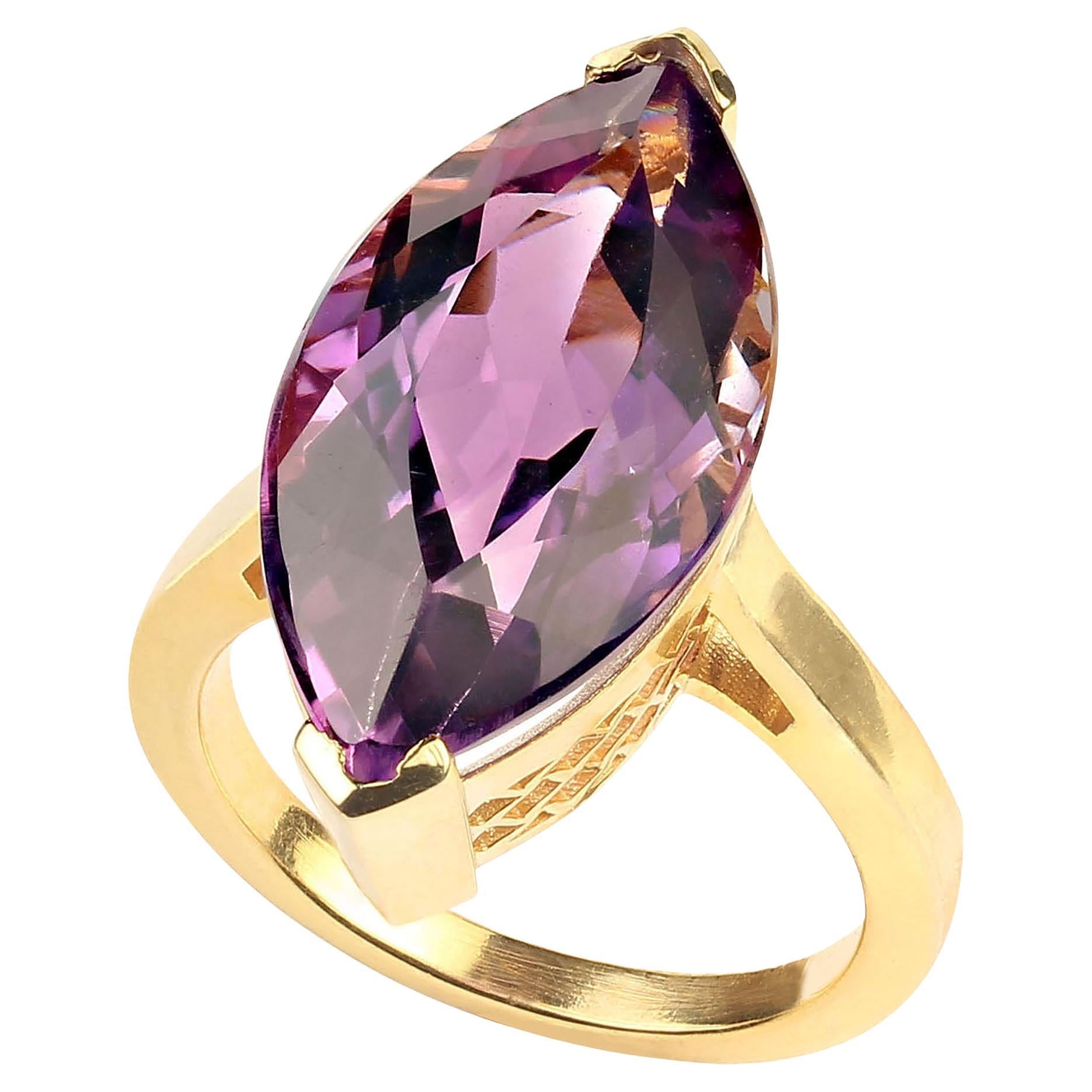 AJD Elegante anello ovale con ametista cabochon incastonata in oro e ...