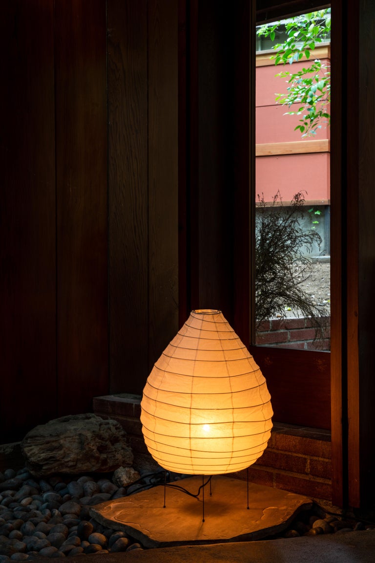 Akari Model 22N Light Sculpture by Isamu Noguchi For Sale at 1stDibs