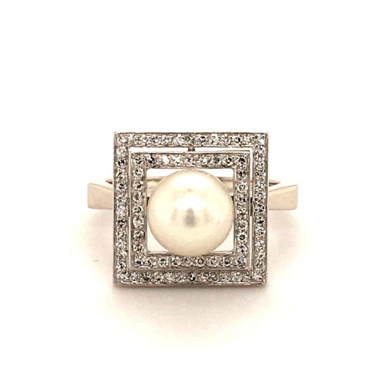 Akoya-Pearl Ring with Diamonds in White Gold For Sale at 1stDibs