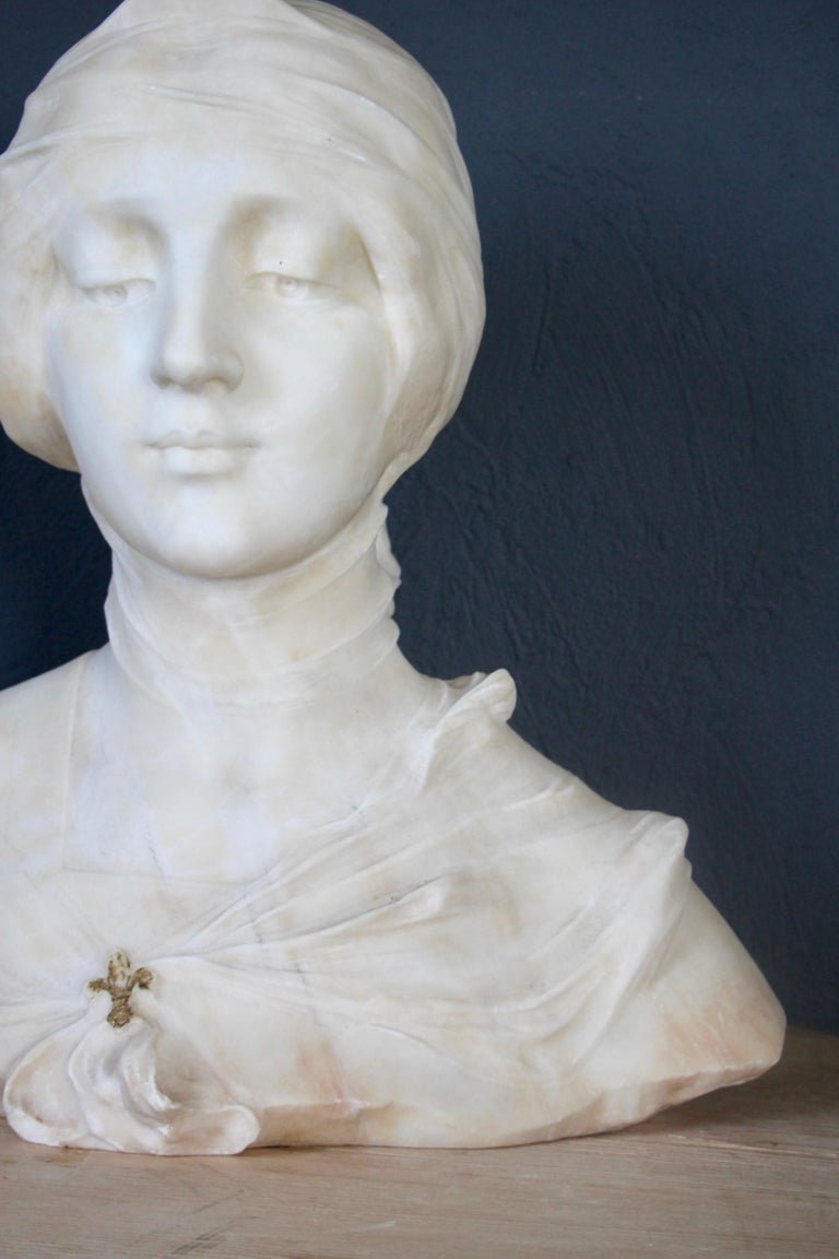 Alabaster Women Buste For Sale at 1stDibs