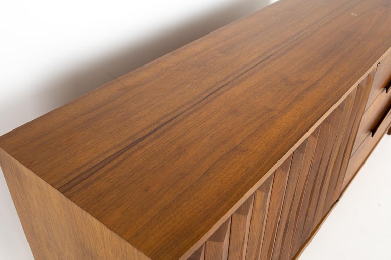 Albert Parvin Style American of Martinsville MCM Walnut 6-Drawer Lowboy ...