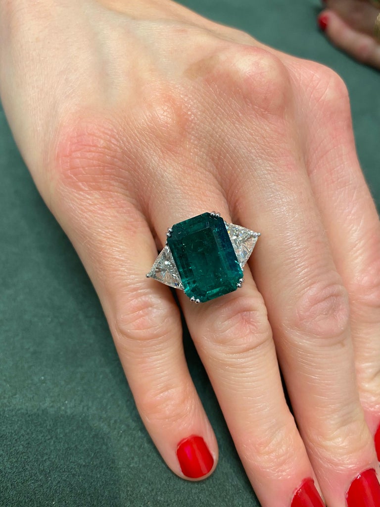 Alexander 10.75 Carat Emerald and Diamonds Three-Stone Ring 18 Karat ...