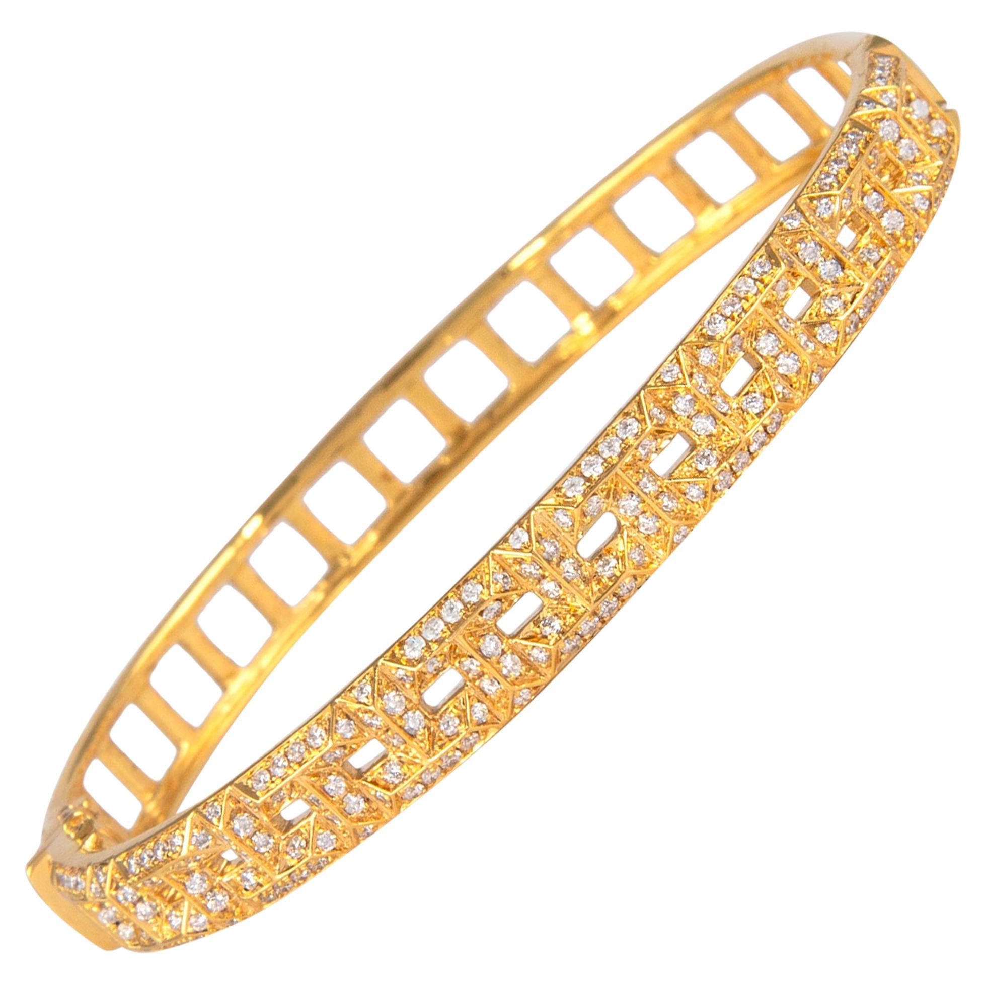 1.79 Carat Diamond Bengal 18 Karat Yellow Gold Open Clasp For Sale at ...
