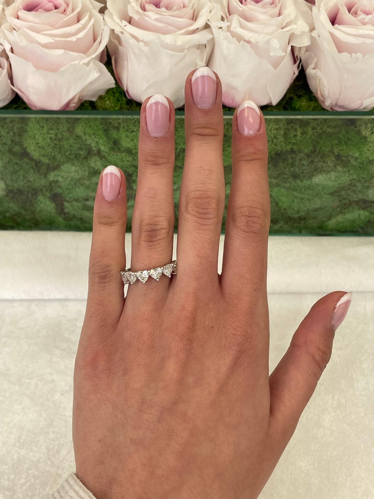 Alexander 1.84ct Heart Diamond D-F VVS2/VS1 Half Eternity Band Platinum For Sale at 1stDibs