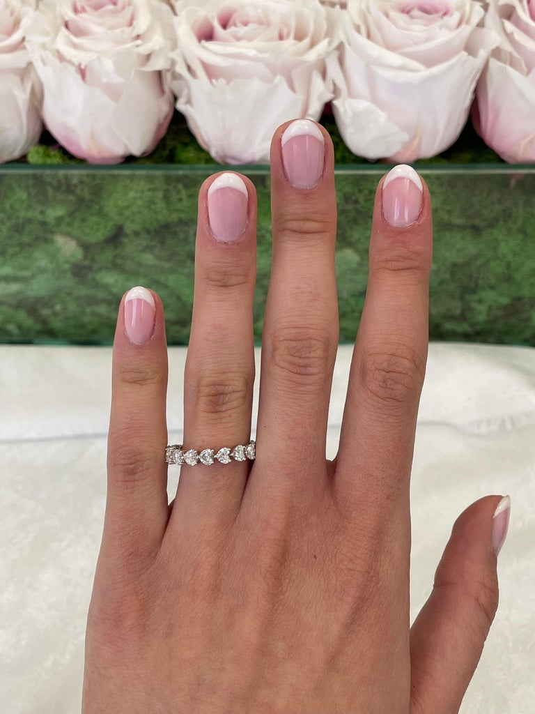 Alexander 2.51ct Heart Diamond D/E VVS Eternity Band 18k White Gold For Sale at 1stDibs