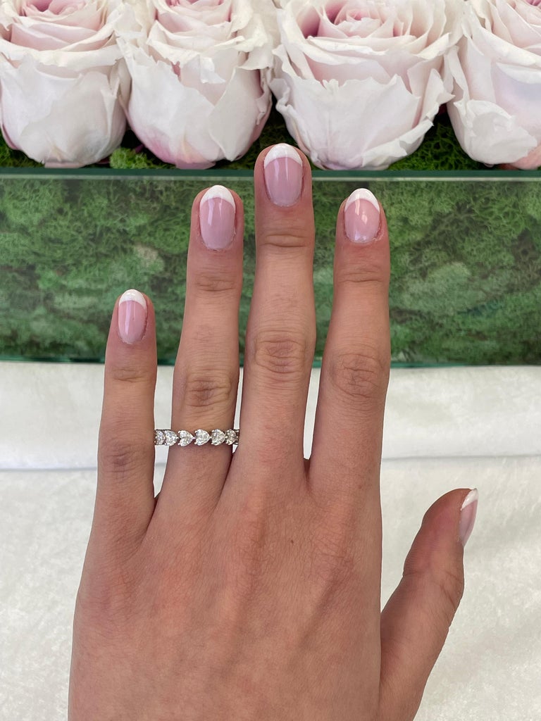 Alexander 2.80ct Heart Diamond D/E VVS Eternity Band 18k White Gold For Sale at 1stDibs