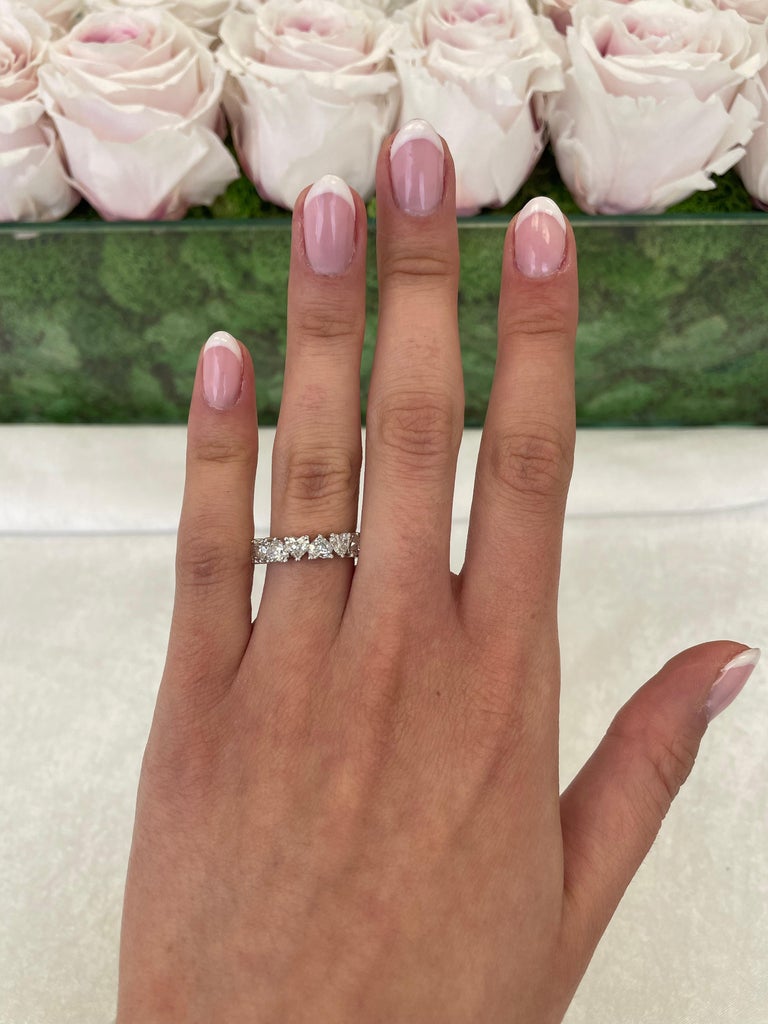 Alexander 3.92ct Heart Diamond D-F VVS2/VS1 Eternity Band 18k White Gold For Sale at 1stDibs