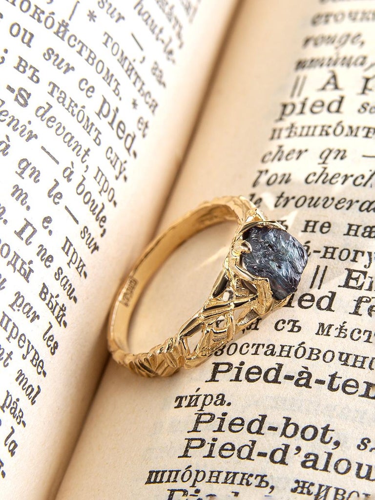 Alexandrite Gold Ring Raw Color Change Wedding Ring For Sale at 1stDibs