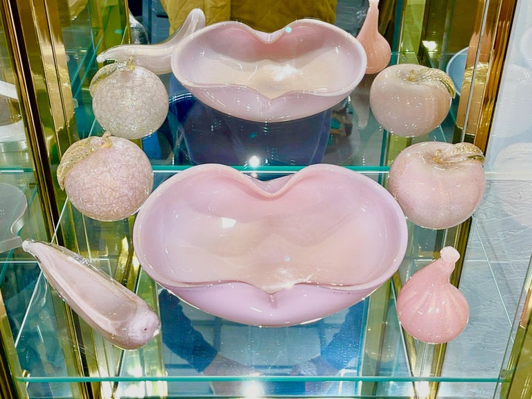 Alfredo Barbini Pink and Gold Flecks Murano Glass Bowl with Fruit For ...