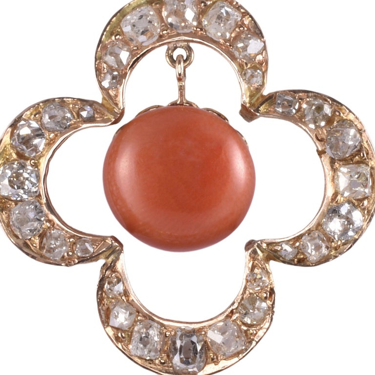 Alhambra Clover Coral and Diamond Pendant For Sale at 1stDibs