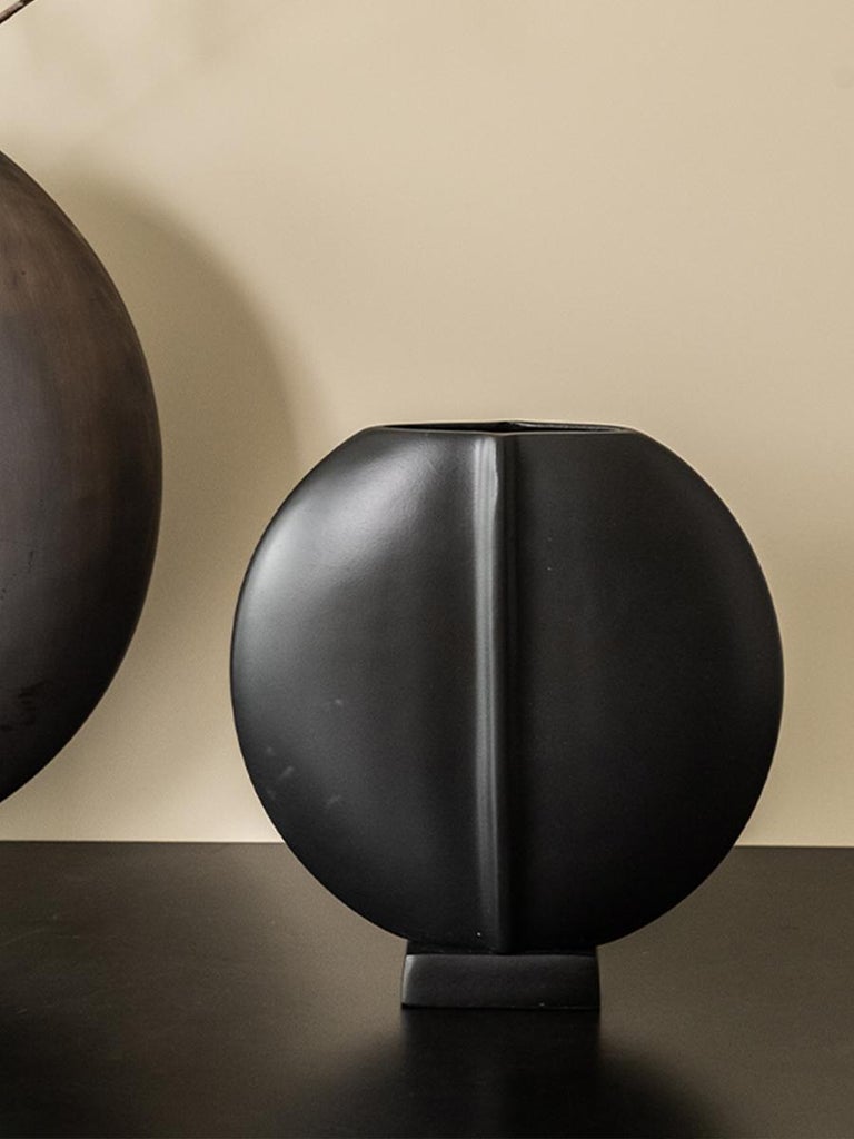 Aluminium Abstract Disk Vase For Sale at 1stDibs