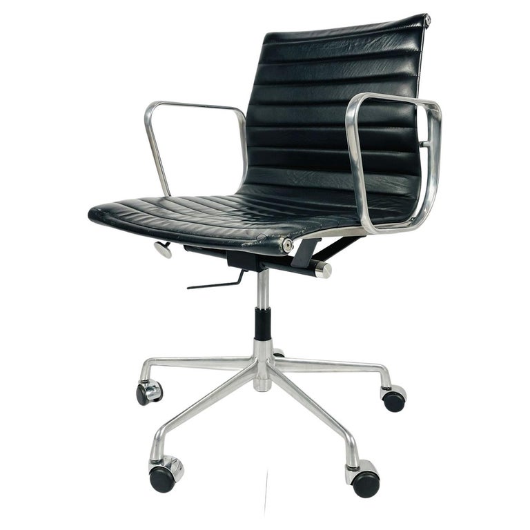 Aluminium Group Chair by Charles Eames for Herman Miller For Sale at ...