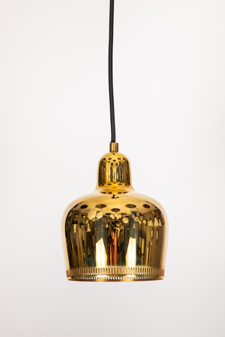 Alvar Aalto lampe à suspension A330S « Golden Bell Savoy Edition » en ...