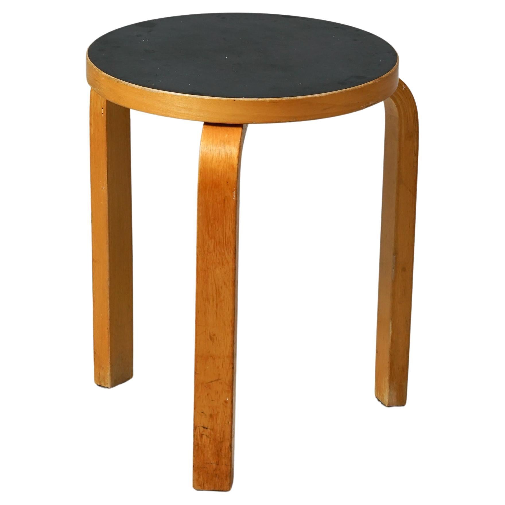 Alvar Aalto original 1950s stool 60 with blue linoleum top for Artek, Finland For Sale at ...