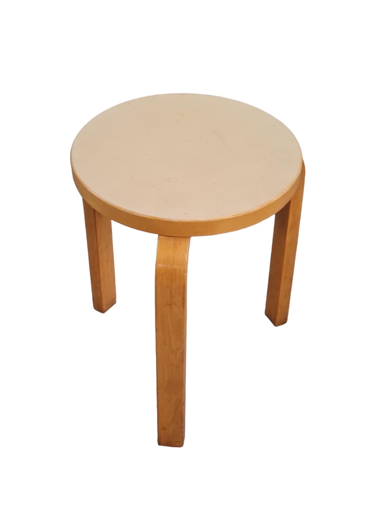 Alvar Aalto 3 Legged Stool Model 60 In Birch and Beige Linoleum, Artek 1950s For Sale at 1stDibs