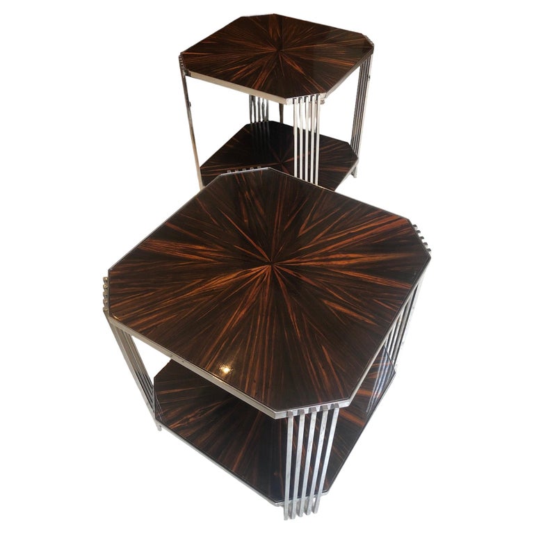 Une paire de tables étonnante, en bois et chrome, France, 1950 En vente ...