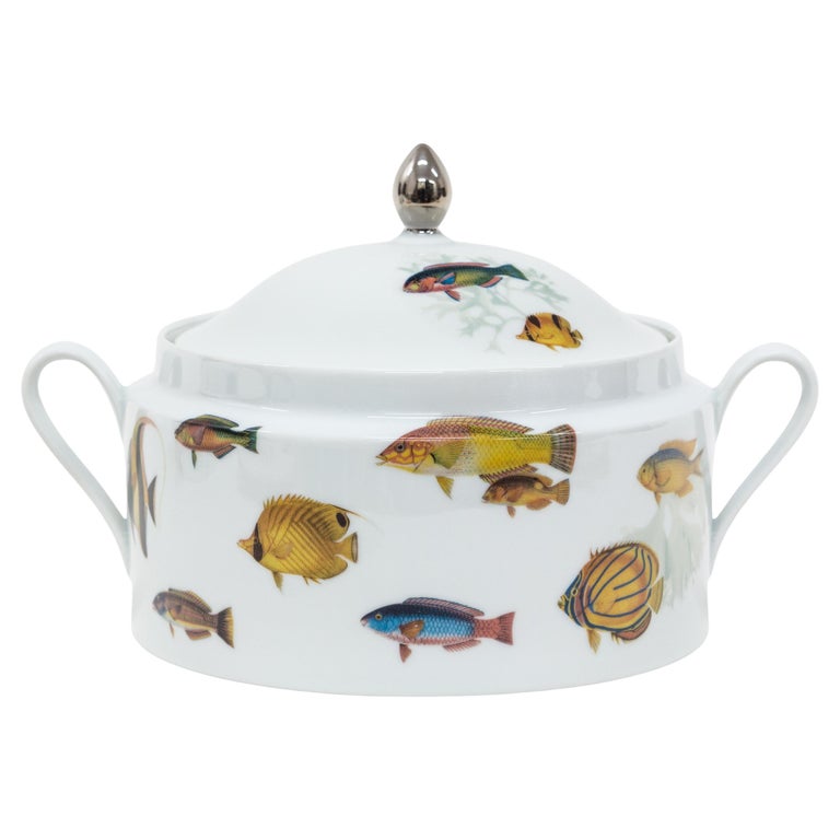 Amami, Soupière contemporaine en porcelaine décorée par Vito Nesta En ...