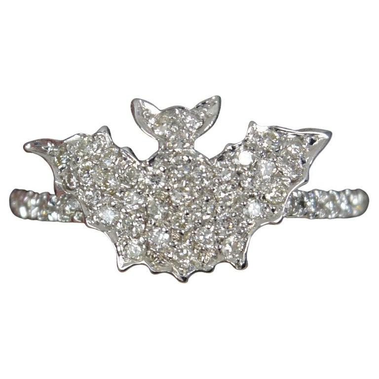 Amazing 18 Carat White Gold and Vs Diamond Bat Shaped Cluster Ring For ...