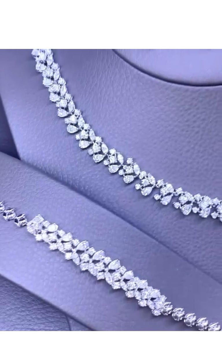 Amazing 23,14 Carats of Diamonds on Parure in Gold For Sale at 1stDibs