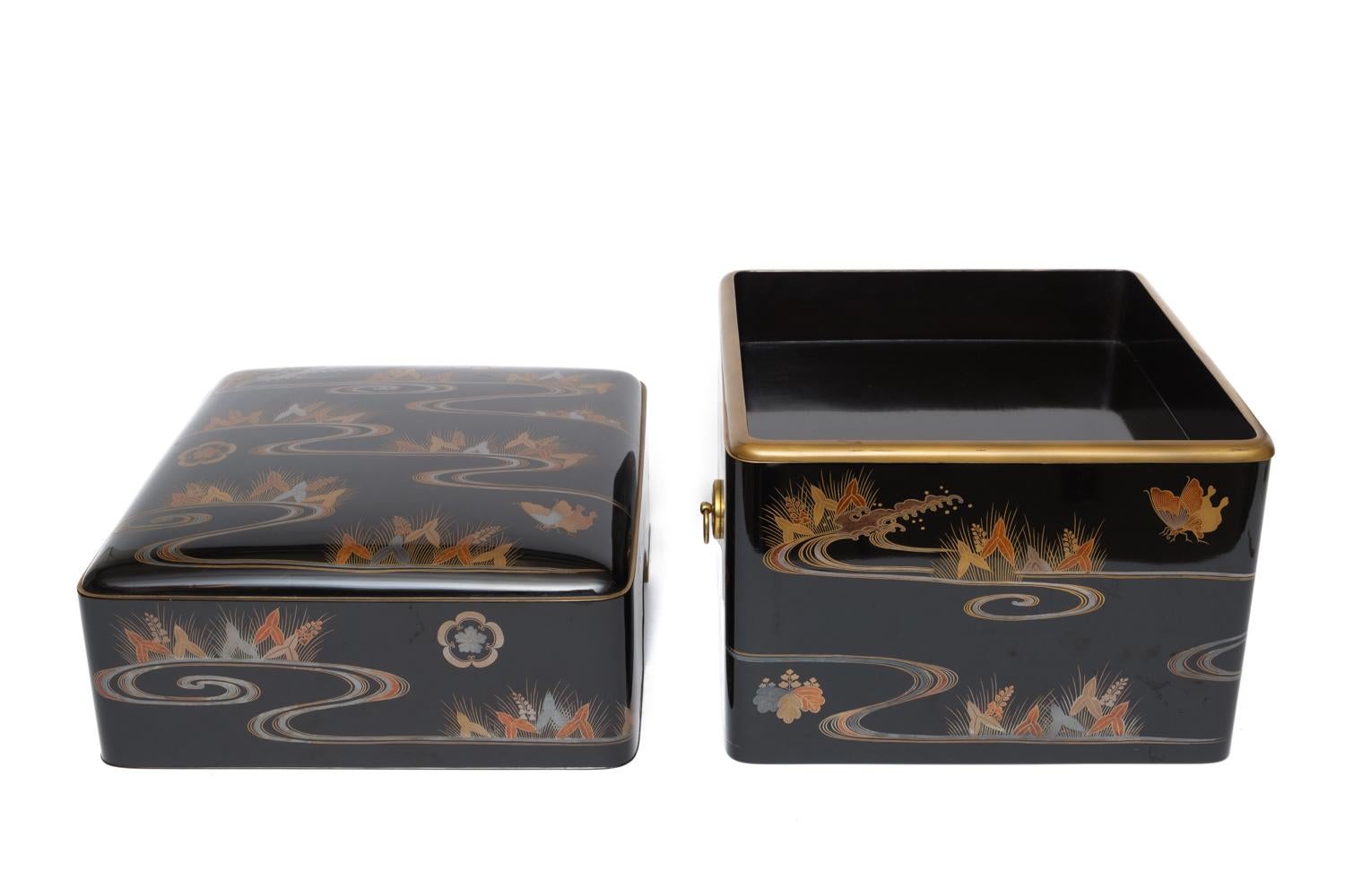 Amazing and Large Japanese Black Lacquer-Ware 蝋色漆 'Rôiro’urushi' Tebako ...