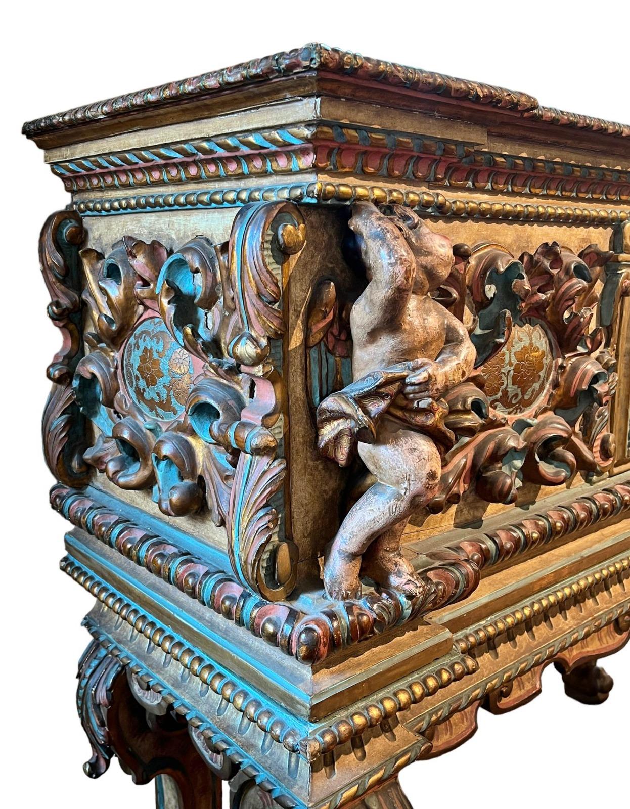 Amazing and Rare Italian Cassone 18th Century For Sale at 1stDibs