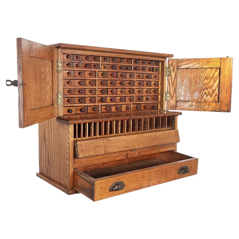 Amazing Hand-Made Machinists 75 Draw Oak Tool Chest En vente sur 1stDibs