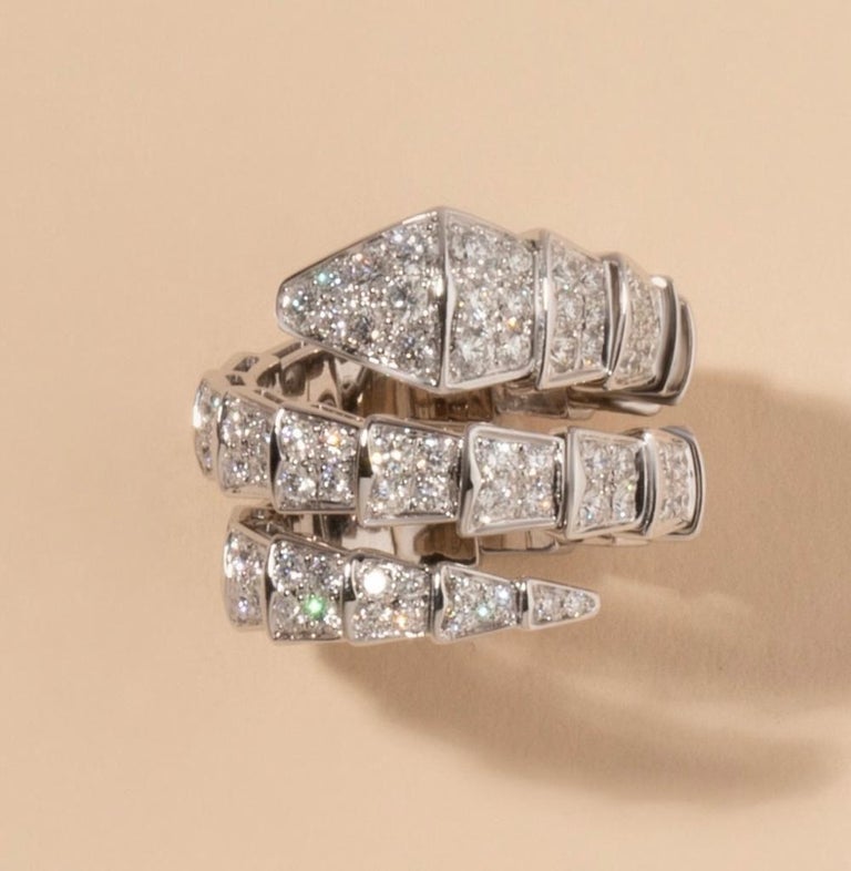 Amazing snake ring with natural diamonds For Sale at 1stDibs