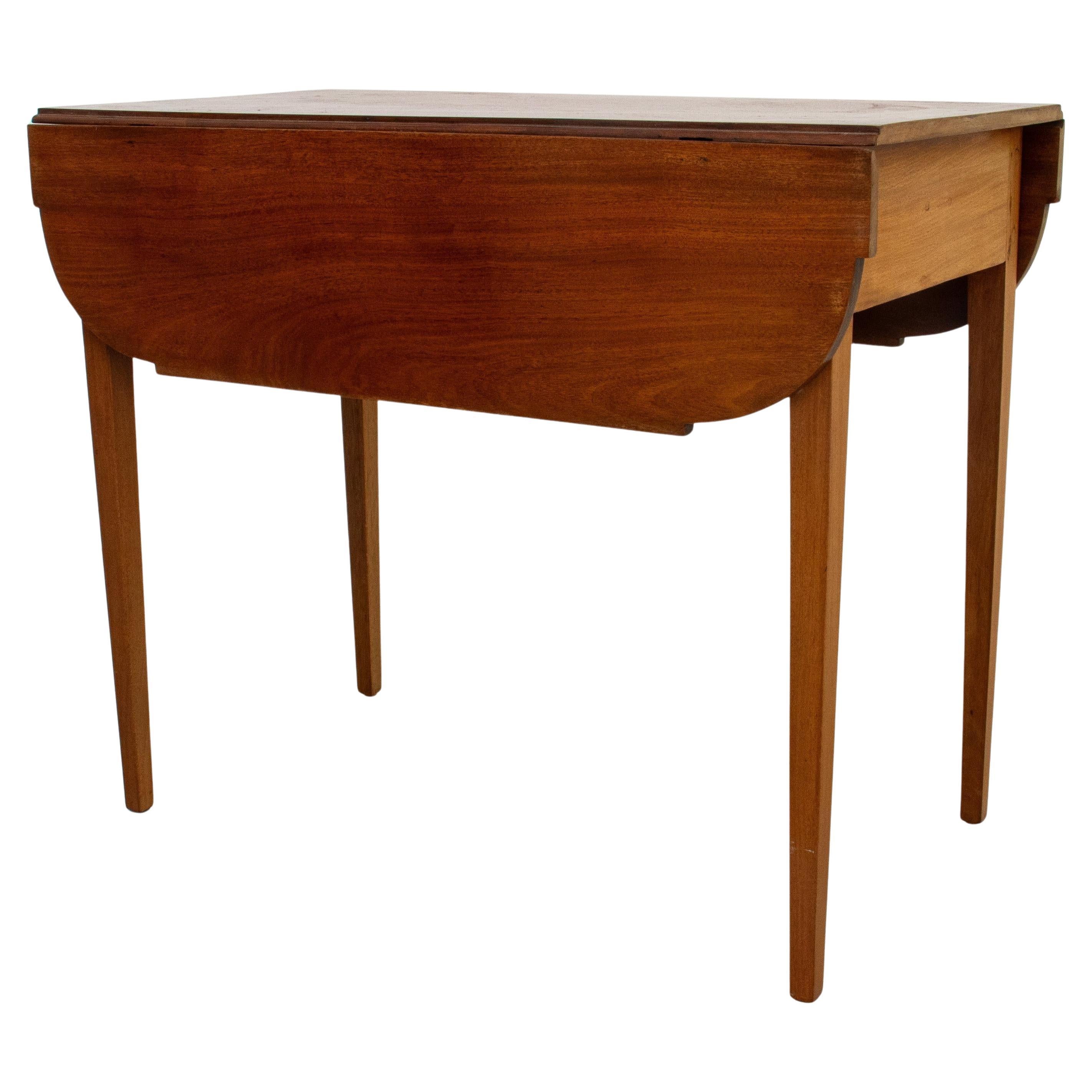 19th Century Federal Style Mahogany Pembroke Table For Sale at 1stDibs