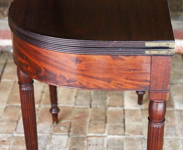 American Federal Period Serpentine Form Tea Table For Sale at 1stDibs