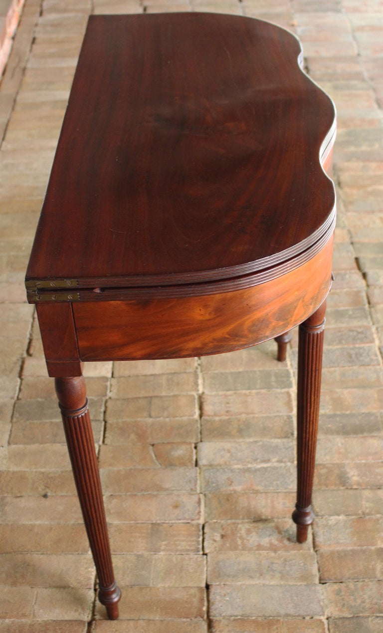 American Federal Period Serpentine Form Tea Table For Sale at 1stDibs