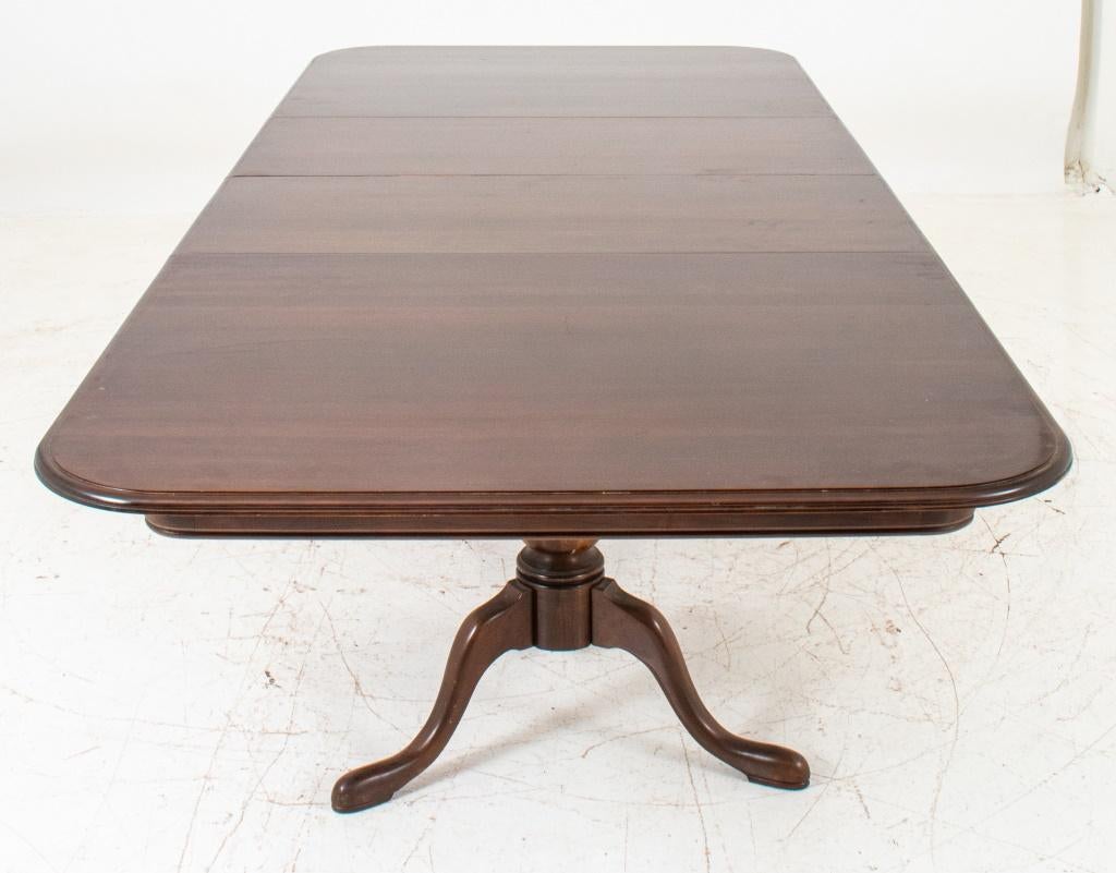 American Federal Style Extending Dining Table For Sale at 1stDibs
