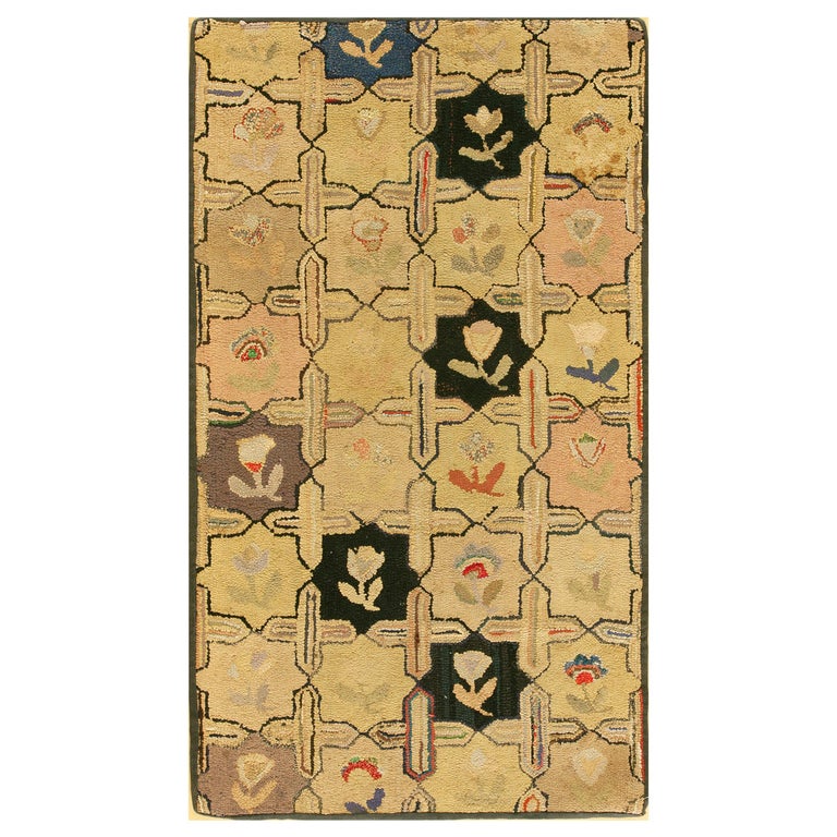 American Hooked Rug 2' 5" x 4' 3" For Sale at 1stDibs