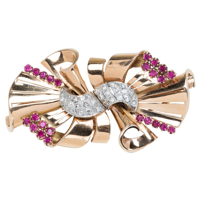American Retro Bow Shaped 14 Karat Gold Duette Brooch For Sale at 1stDibs