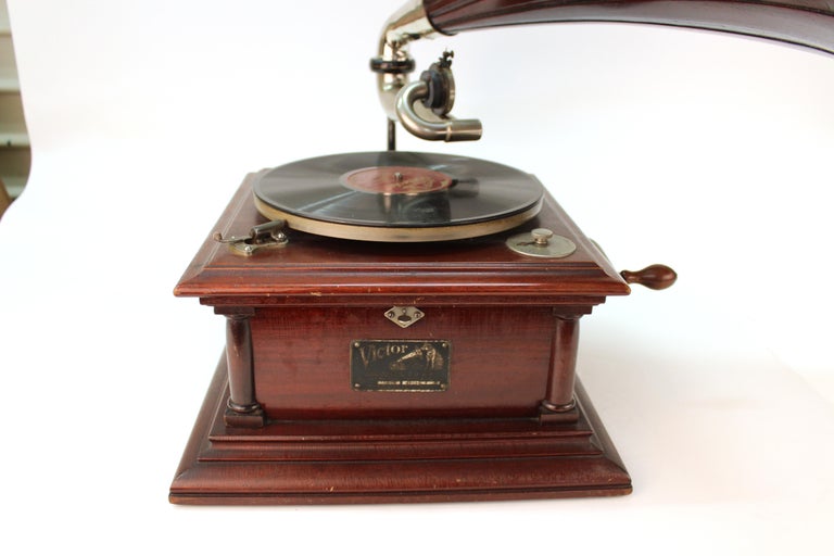 American Victor IV Phonograph in Mahogany at 1stDibs