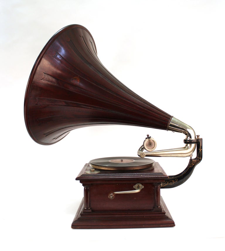 American Victor IV Phonograph in Mahogany at 1stDibs