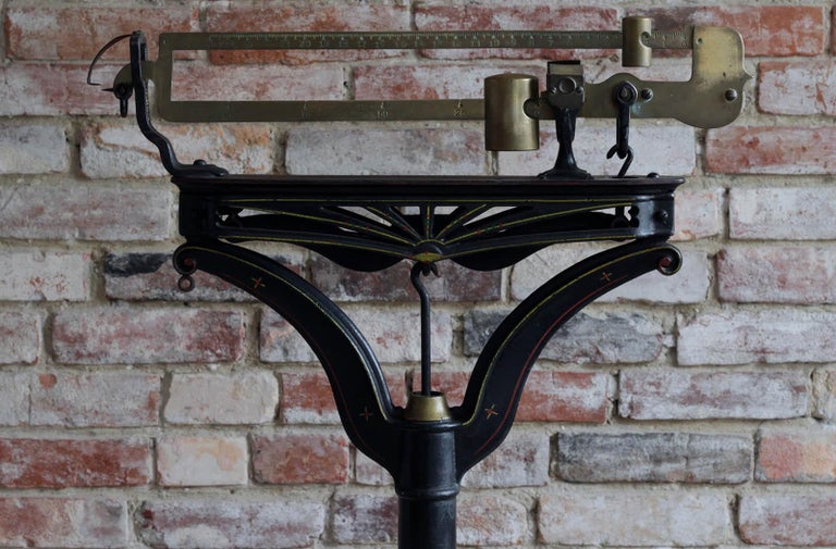 American Victorian Standing Scale, Early 20th Century at 1stDibs