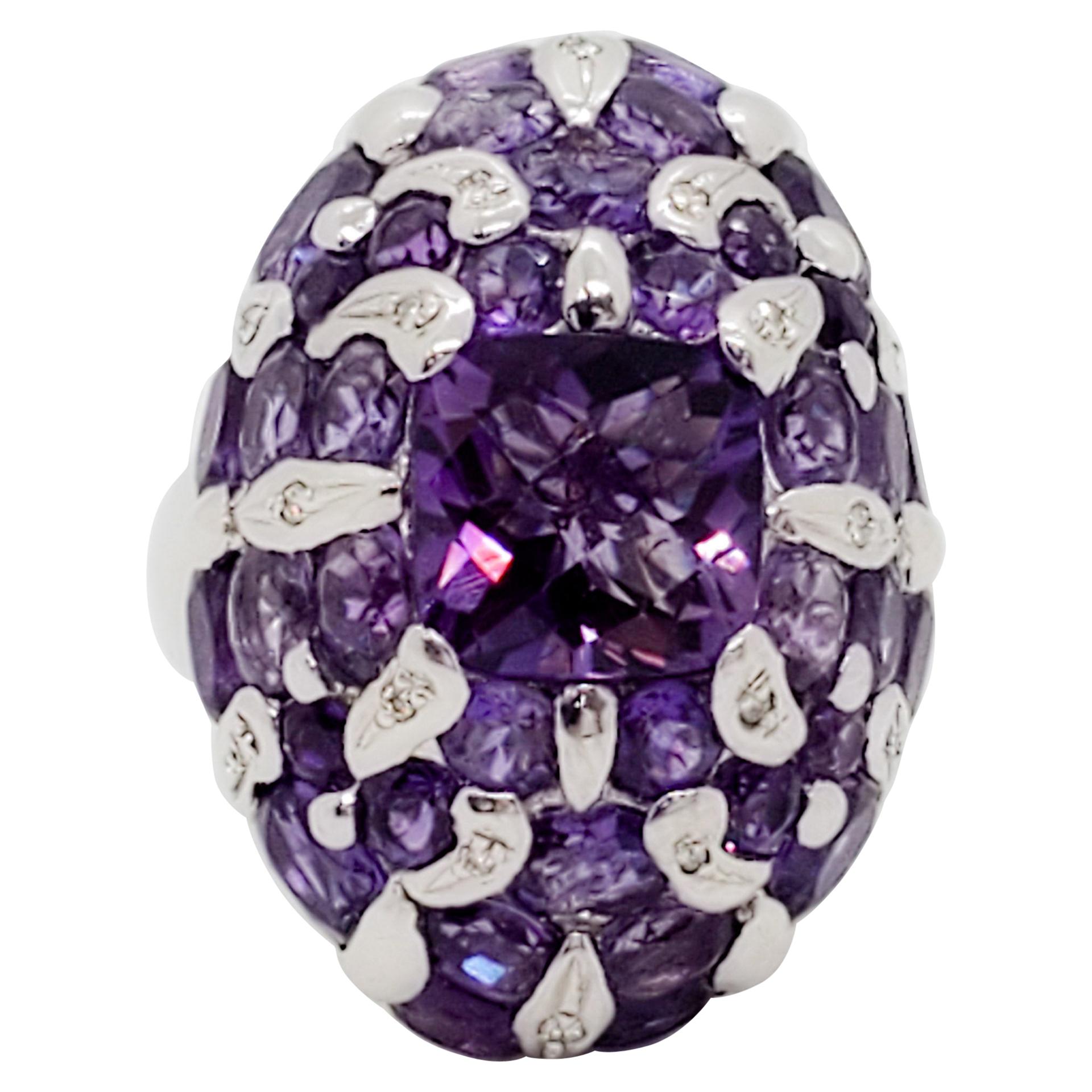 14 Karat Gold, Jade, Amethyst, Coral, Black and White Onyx Cluster Dome ...