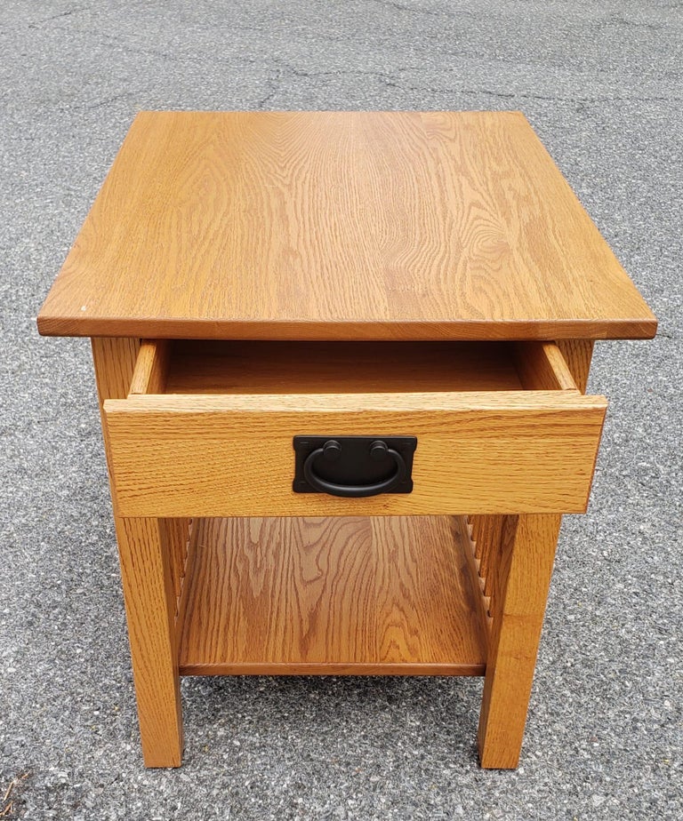 Amish Made Arts and Crafts MIssion Oak Side Table For Sale at 1stDibs