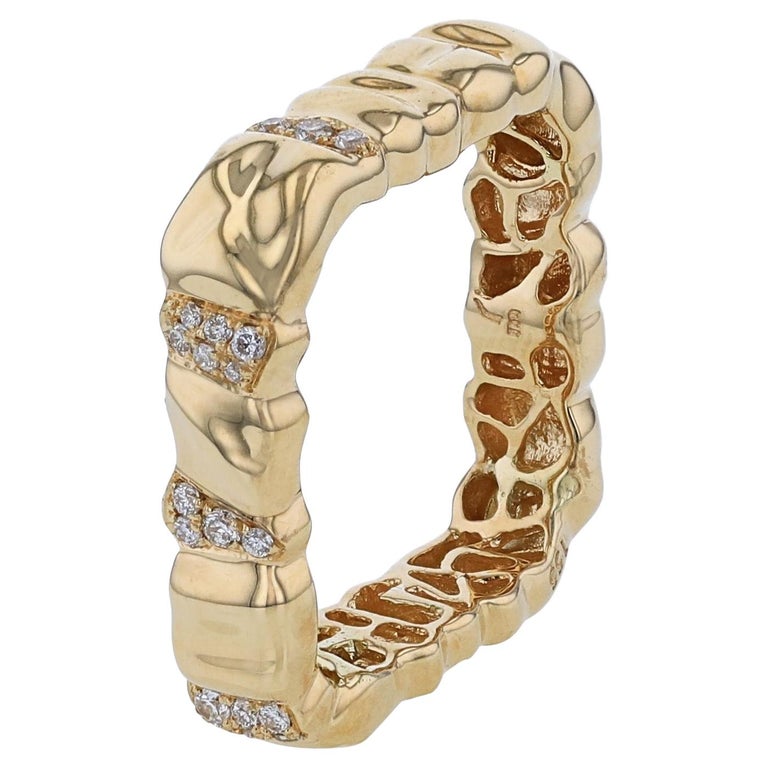 Amwaj 18 Karat Yellow Gold Square Ring with Diamonds For Sale at 1stDibs