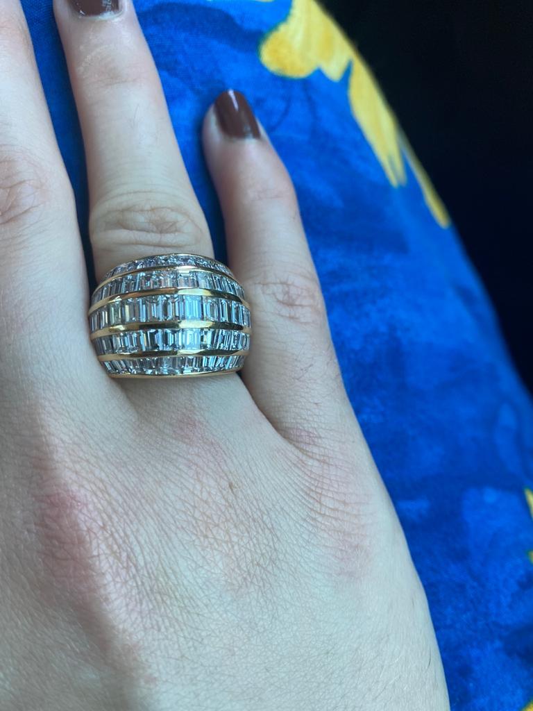 18 Carat Bombé Ring Set with Baguette Cut Diamonds For Sale at 1stDibs