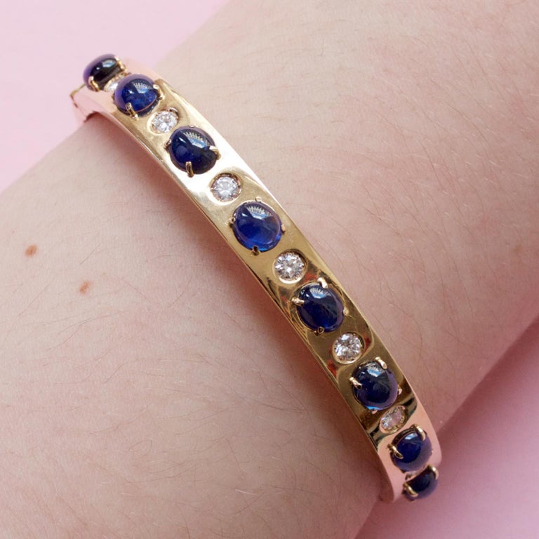 18 Carat Gold Bangle with Diamonds and Sapphires For Sale at 1stDibs