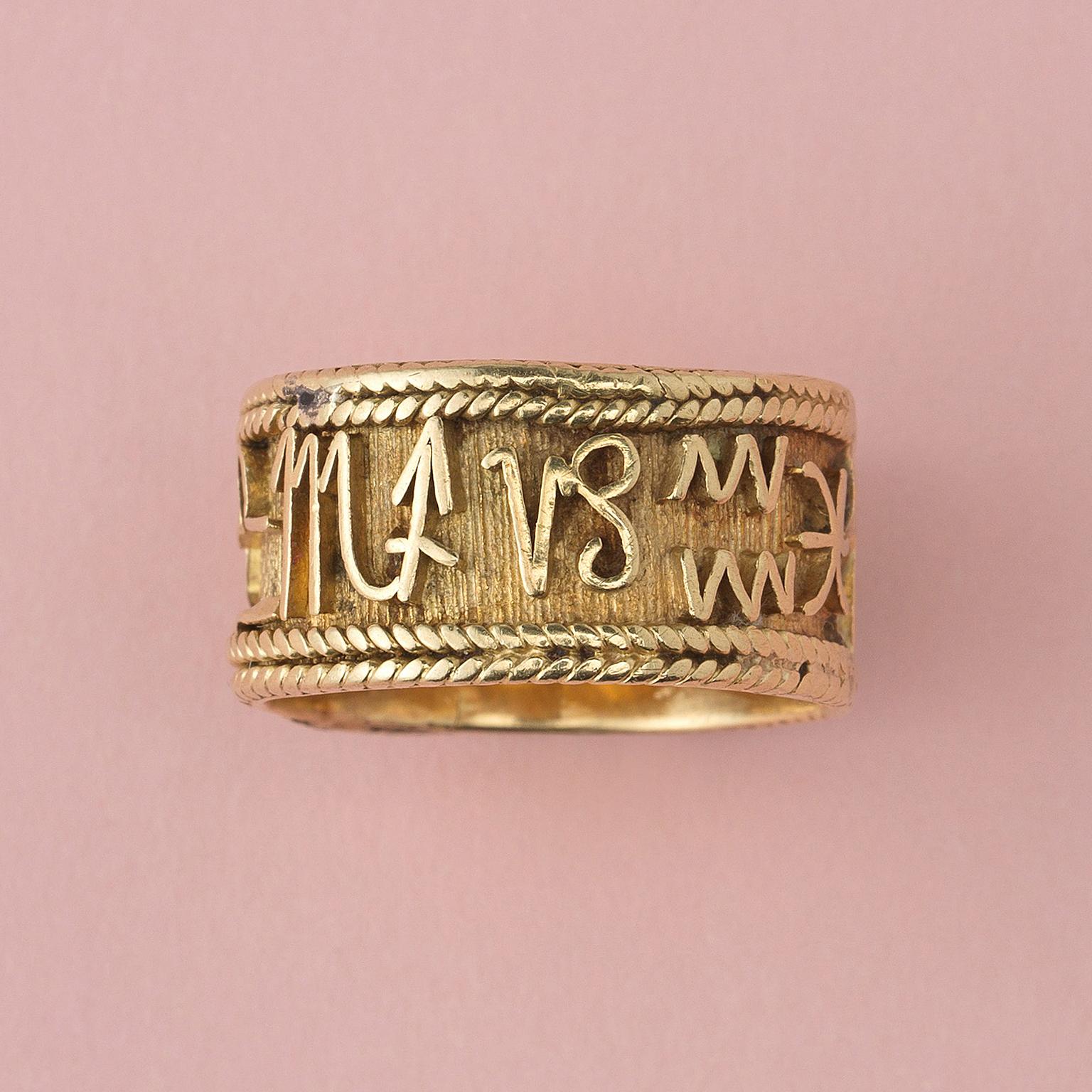 18 Carat Gold Zodiac Ring For Sale at 1stDibs