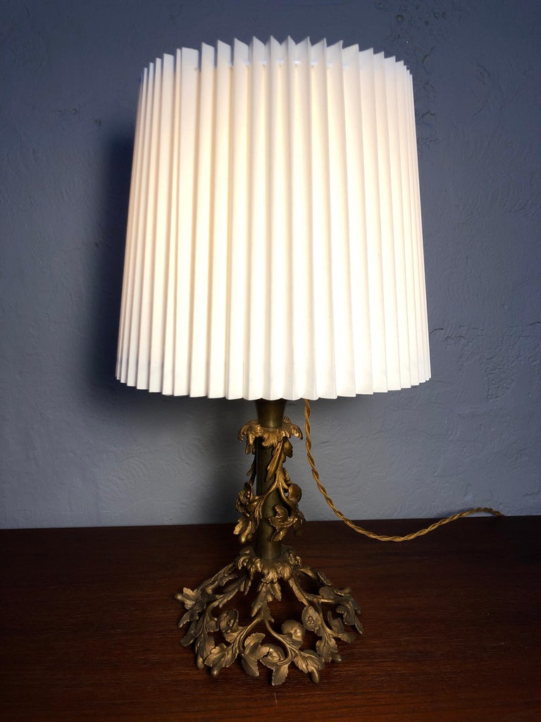 Antique Bronze Floral Table Lamp For Sale at 1stDibs