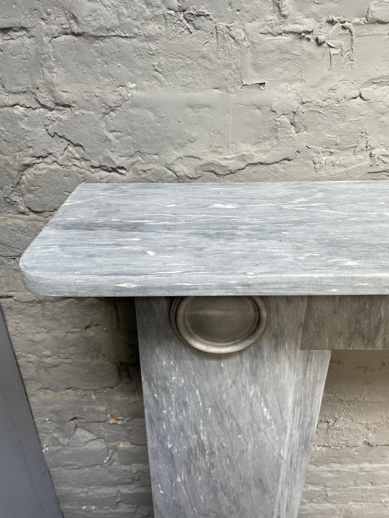 Antiker englischer Regency-Marmor-Kaminsims im Angebot bei 1stDibs
