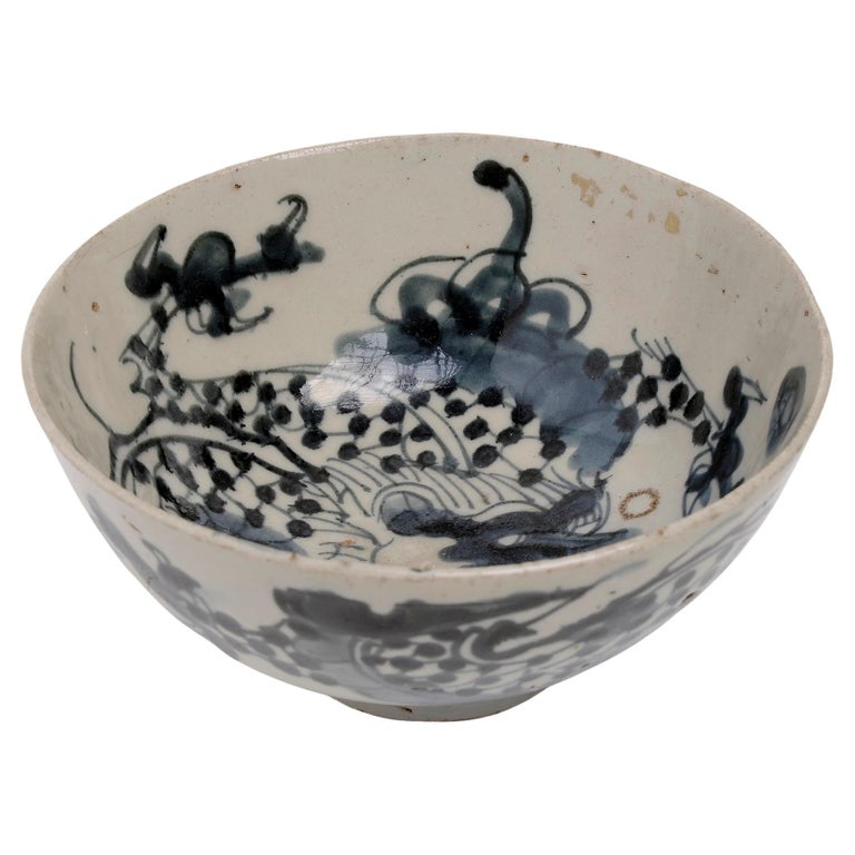 Ancient Chinese Bowl with Dragon For Sale at 1stDibs