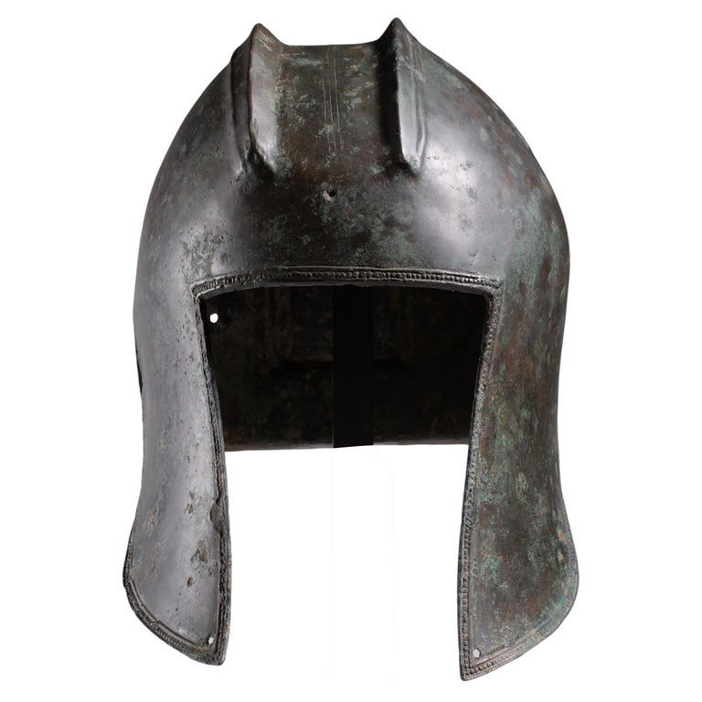 Casque en bronze de la Grèce antique illyrienne En vente sur 1stDibs