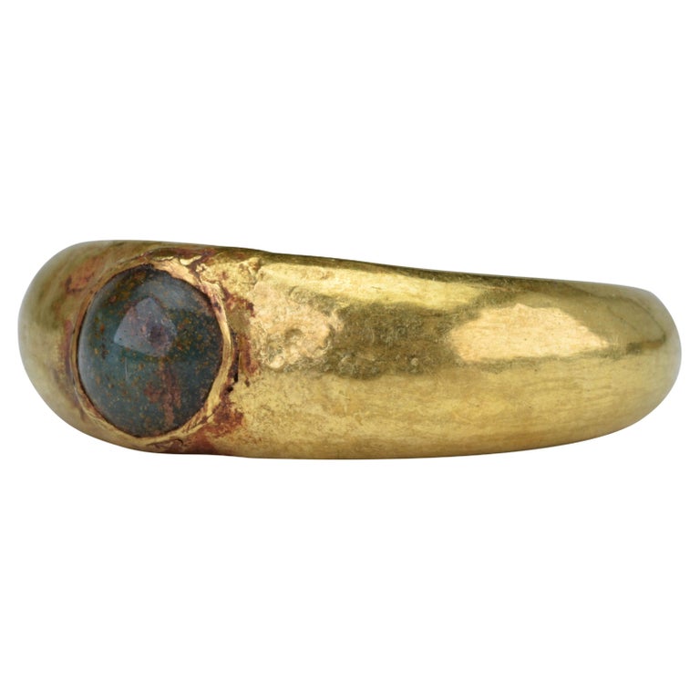 Ancient Roman Gold Signet Ring with Emerald Stone For Sale at 1stDibs